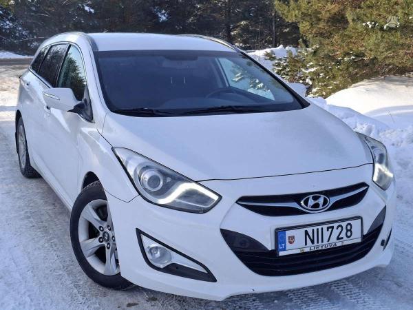 White Hyundai i40 2012 in Silute, with an engine capacity of 1.70 L and mileage of 259 thousand km for 3450 €, photo 7 on AUTOMOTO.COM.LV