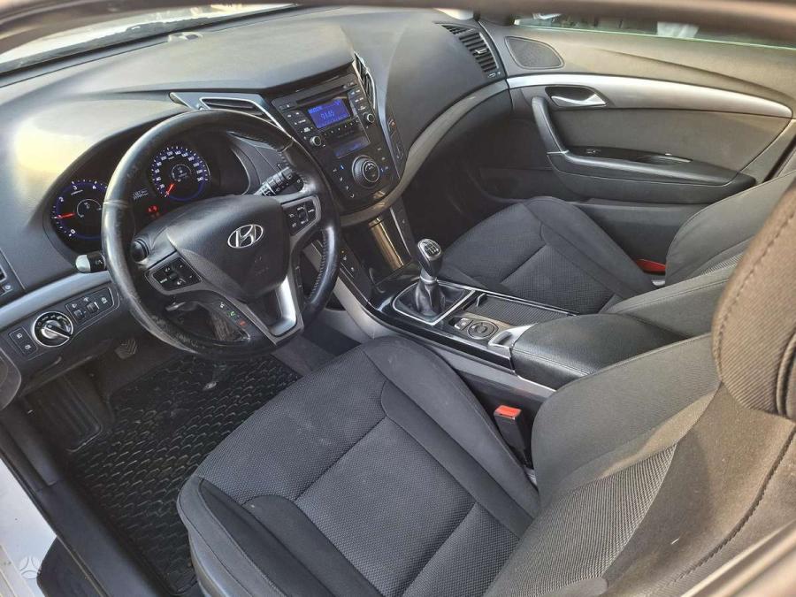 Balts Hyundai i40 2012 Šilutė, ar dzinēja tilpumu 1.70 L un nobraukumu 259 tūkst. km par 3450 €, foto 9 vietnē AUTOMOTO.COM.LV