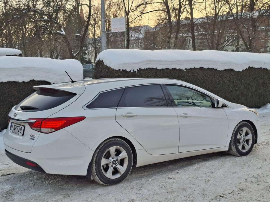 Balts Hyundai i40 2012 Šilutė, ar dzinēja tilpumu 1.70 L un nobraukumu 259 tūkst. km par 3450 €, foto 18 vietnē AUTOMOTO.COM.LV