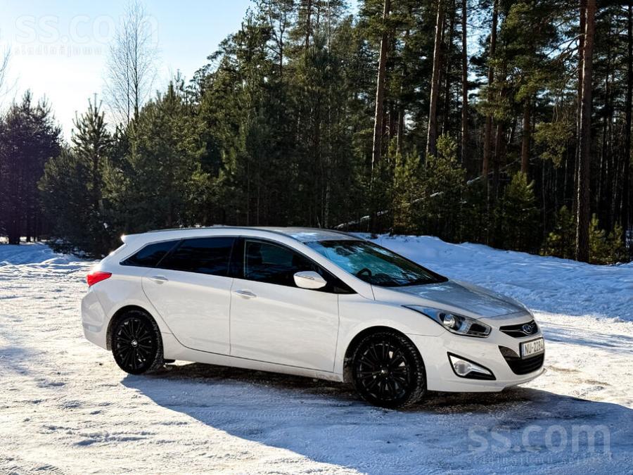 White Hyundai i40 2012 in Riga, with an engine capacity of 1.70 L and mileage of 245 thousand km for 4900 €, photo 2 on AUTOMOTO.COM.LV