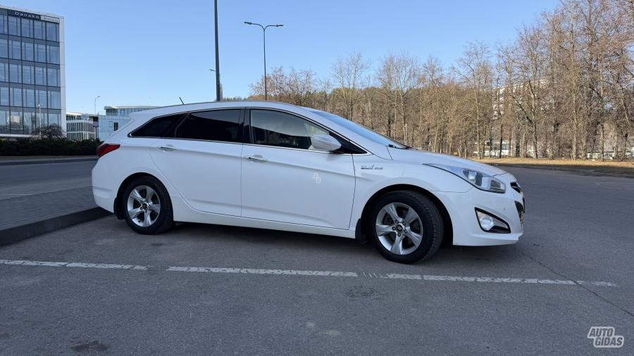 White Hyundai i40 2012 in Vilnius, with an engine capacity of 1.60 L and mileage of 188 thousand km for 3480 €, photo 2 on AUTOMOTO.COM.LV