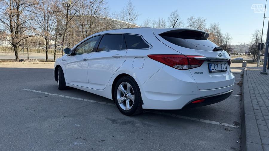 White Hyundai i40 2012 in Vilnius, with an engine capacity of 1.60 L and mileage of 188 thousand km for 3480 €, photo 5 on AUTOMOTO.COM.LV