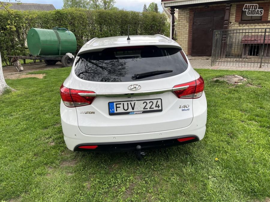 Balts Hyundai i40 2012 Šauļi, ar dzinēja tilpumu 1.70 L un nobraukumu 356 tūkst. km par 3800 €, foto 3 vietnē AUTOMOTO.COM.LV