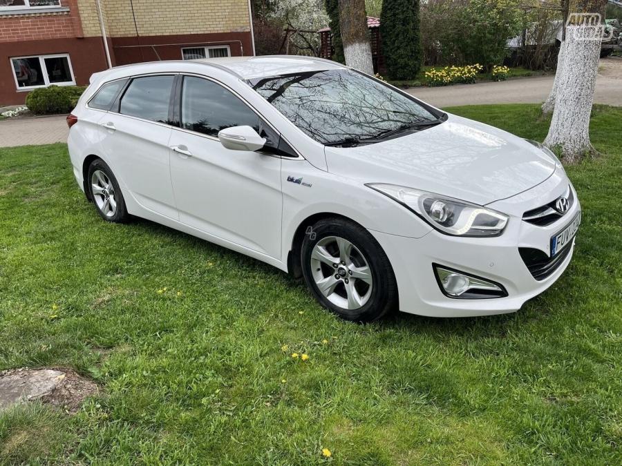 Balts Hyundai i40 2012 Šauļi, ar dzinēja tilpumu 1.70 L un nobraukumu 356 tūkst. km par 3800 €, foto 5 vietnē AUTOMOTO.COM.LV
