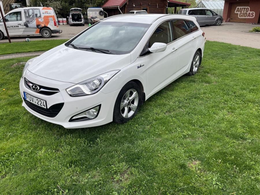 Balts Hyundai i40 2012 Šauļi, ar dzinēja tilpumu 1.70 L un nobraukumu 356 tūkst. km par 3800 €, foto 7 vietnē AUTOMOTO.COM.LV