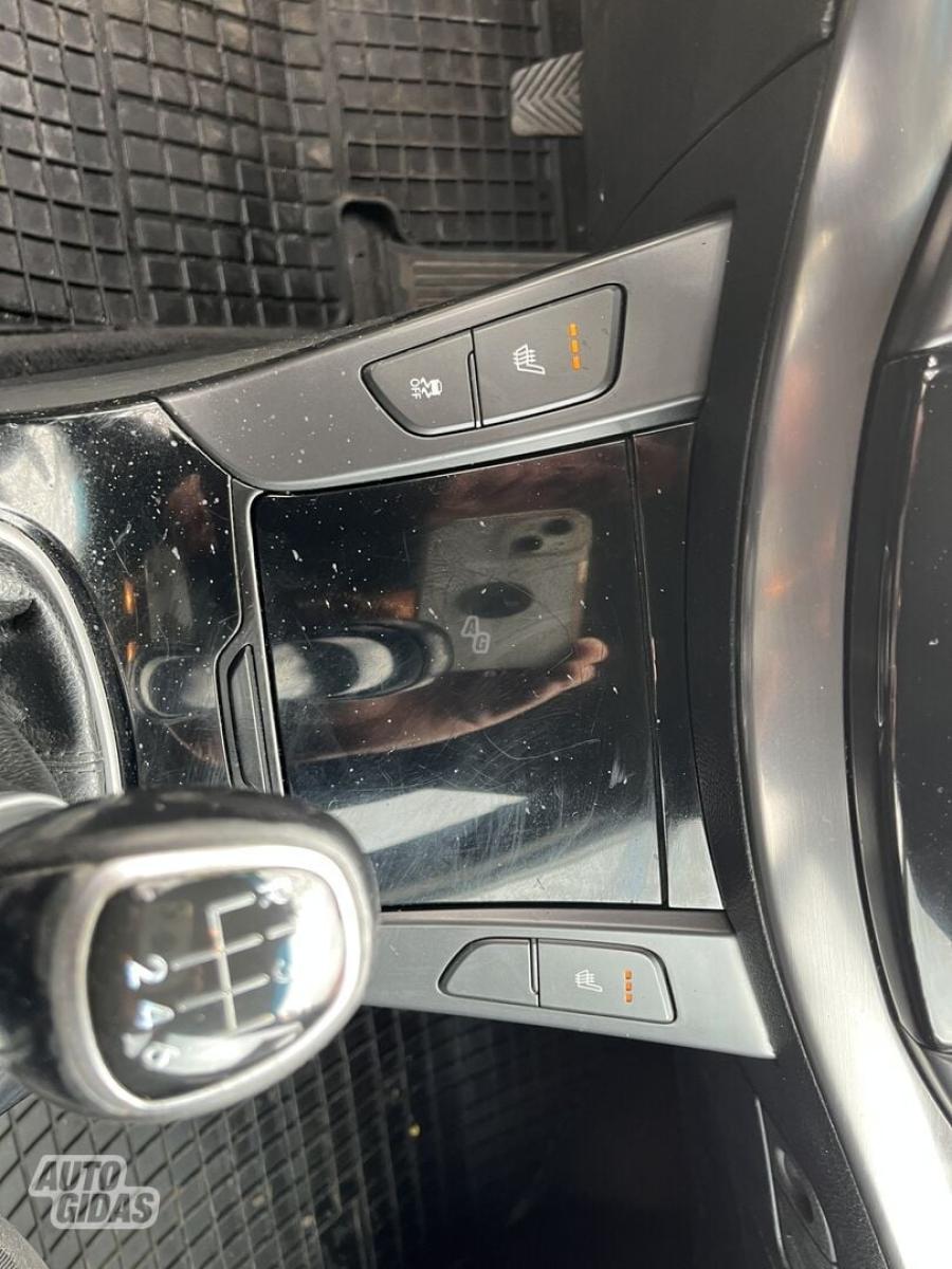Balts Hyundai i40 2012 Šauļi, ar dzinēja tilpumu 1.70 L un nobraukumu 356 tūkst. km par 3800 €, foto 19 vietnē AUTOMOTO.COM.LV