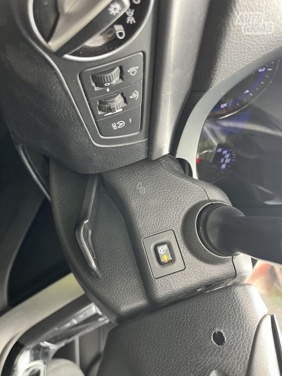Balts Hyundai i40 2012 Šauļi, ar dzinēja tilpumu 1.70 L un nobraukumu 356 tūkst. km par 3800 €, foto 20 vietnē AUTOMOTO.COM.LV