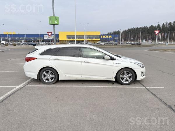 Balts Hyundai i40 2012 Rīga, ar dzinēja tilpumu 1.70 L un nobraukumu 147 tūkst. km par 4250 €, foto 5 vietnē AUTOMOTO.COM.LV