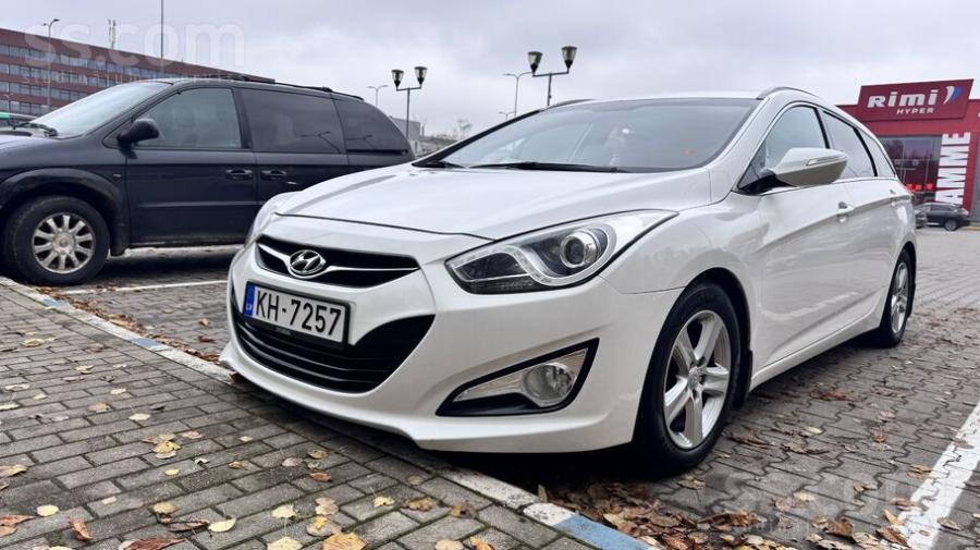 Balts Hyundai i40 2012 Rīga, ar dzinēja tilpumu 1.70 L un nobraukumu 232 tūkst. km par 2900 €, foto 3 vietnē AUTOMOTO.COM.LV