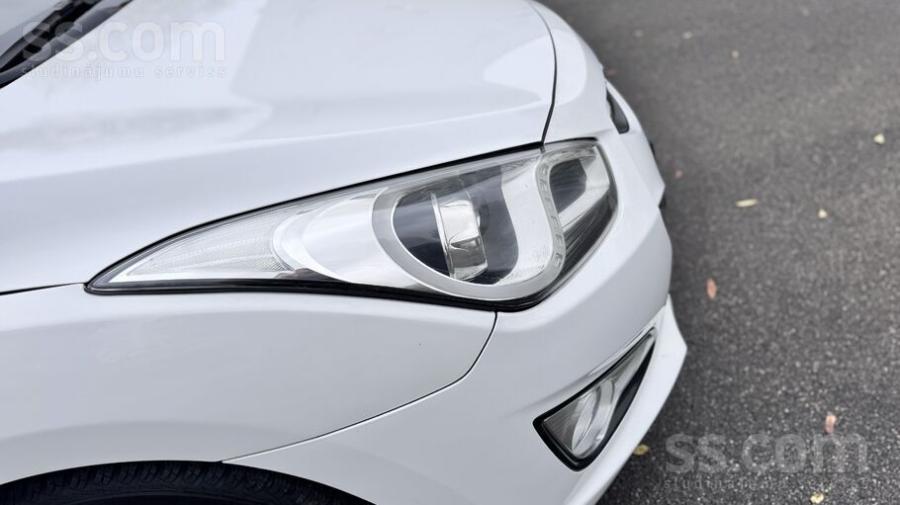 Balts Hyundai i40 2012 Rīga, ar dzinēja tilpumu 1.70 L un nobraukumu 232 tūkst. km par 2900 €, foto 12 vietnē AUTOMOTO.COM.LV