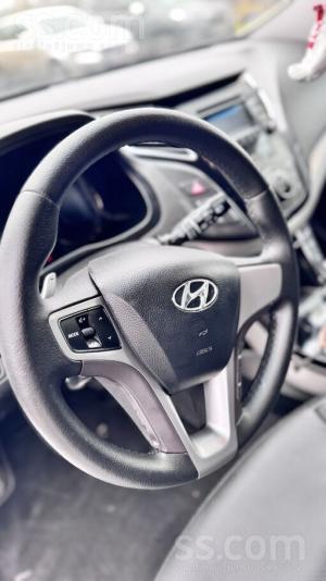 Balts Hyundai i40 2012 Rīga, ar dzinēja tilpumu 1.70 L un nobraukumu 232 tūkst. km par 2900 €, foto 22 vietnē AUTOMOTO.COM.LV