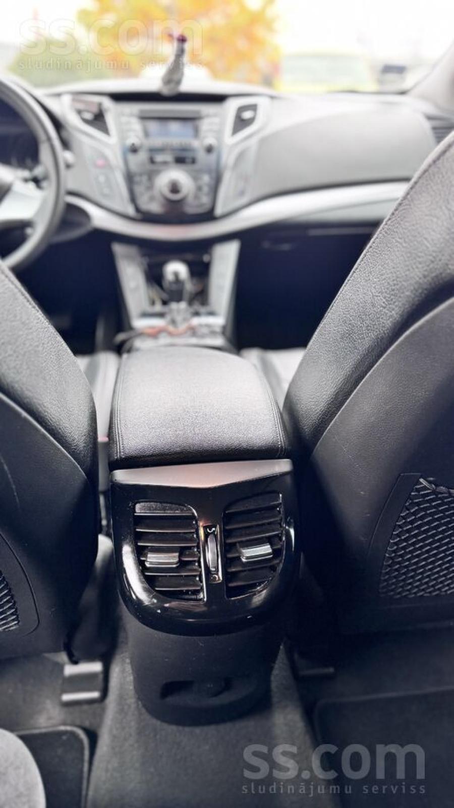 Balts Hyundai i40 2012 Rīga, ar dzinēja tilpumu 1.70 L un nobraukumu 232 tūkst. km par 2900 €, foto 25 vietnē AUTOMOTO.COM.LV
