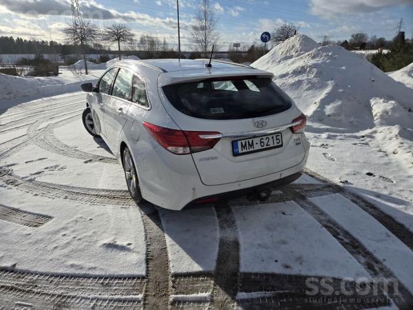 White Hyundai i40 2012 in Riga, with an engine capacity of 1.70 L and mileage of 349 thousand km for 3850 €, photo 1 on AUTOMOTO.COM.LV