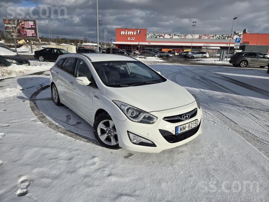 Белый Хендай и40 2012 в Рига, объемом двигателя 1.70 л и пробегом 349 тыс. км за 3850 €, фото 4 на AUTOMOTO.COM.LV
