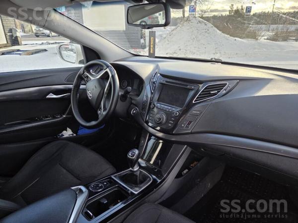 White Hyundai i40 2012 in Riga, with an engine capacity of 1.70 L and mileage of 349 thousand km for 3850 €, photo 5 on AUTOMOTO.COM.LV