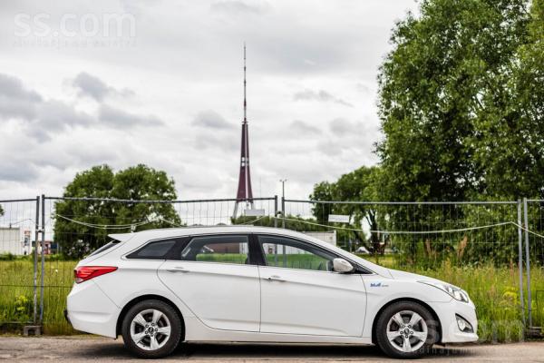 Balts Hyundai i40 2012 Rīga, ar dzinēja tilpumu 1.70 L un nobraukumu 352 tūkst. km par 4790 €, foto 5 vietnē AUTOMOTO.COM.LV
