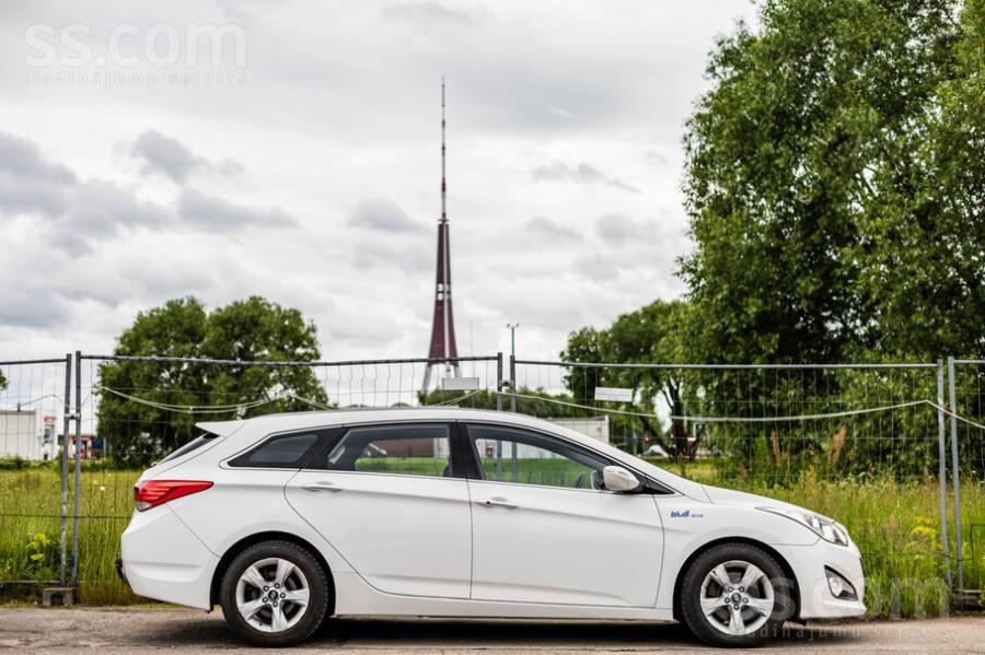 Balts Hyundai i40 2012 Rīga, ar dzinēja tilpumu 1.70 L un nobraukumu 352 tūkst. km par 4790 €, foto 6 vietnē AUTOMOTO.COM.LV