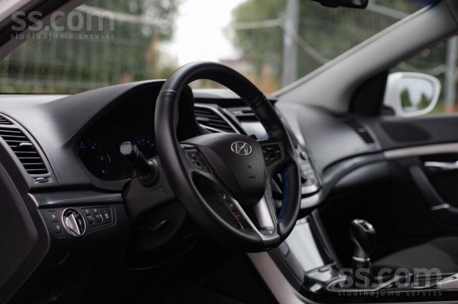Balts Hyundai i40 2012 Rīga, ar dzinēja tilpumu 1.70 L un nobraukumu 352 tūkst. km par 4790 €, foto 14 vietnē AUTOMOTO.COM.LV