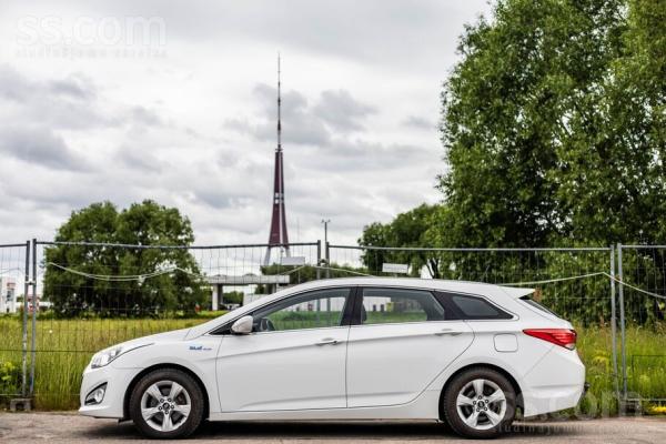 Balts Hyundai i40 2012 Rīga, ar dzinēja tilpumu 1.70 L un nobraukumu 352 tūkst. km par 4790 €, foto 4 vietnē AUTOMOTO.COM.LV