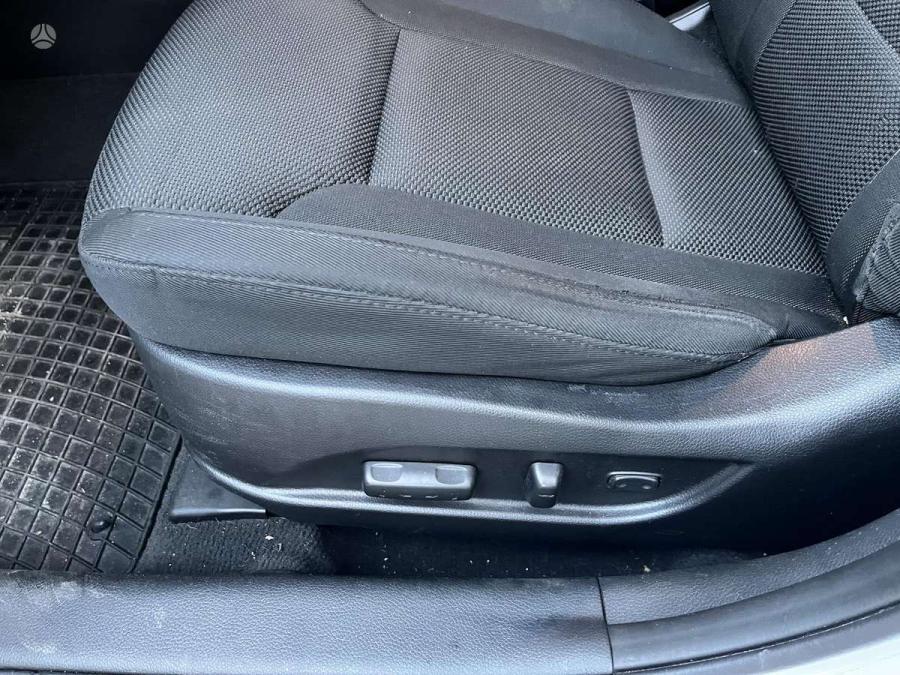 Balts Hyundai i40 2012 Šauļi, ar dzinēja tilpumu 1.69 L un nobraukumu 350 tūkst. km par 3400 €, foto 5 vietnē AUTOMOTO.COM.LV