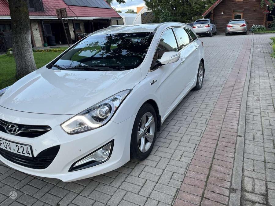 Balts Hyundai i40 2012 Šauļi, ar dzinēja tilpumu 1.69 L un nobraukumu 350 tūkst. km par 3400 €, foto 7 vietnē AUTOMOTO.COM.LV