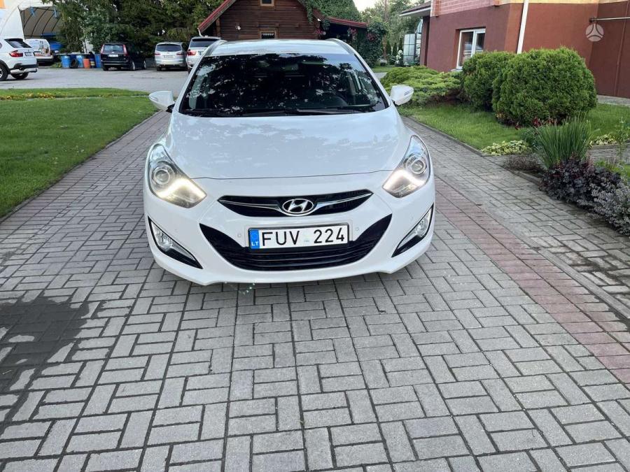 Balts Hyundai i40 2012 Šauļi, ar dzinēja tilpumu 1.69 L un nobraukumu 350 tūkst. km par 3400 €, foto 8 vietnē AUTOMOTO.COM.LV