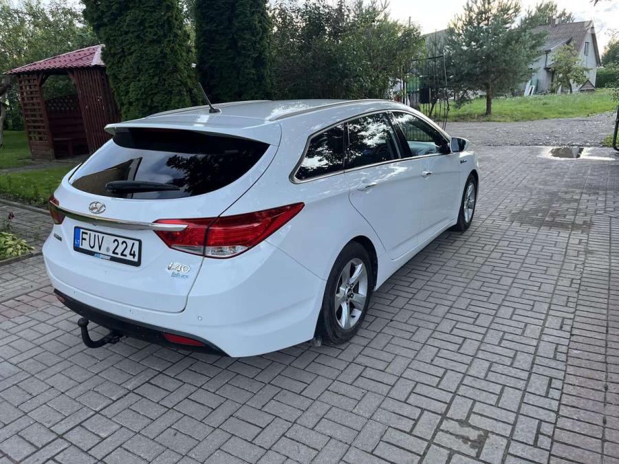 Balts Hyundai i40 2012 Šauļi, ar dzinēja tilpumu 1.69 L un nobraukumu 350 tūkst. km par 3400 €, foto 10 vietnē AUTOMOTO.COM.LV
