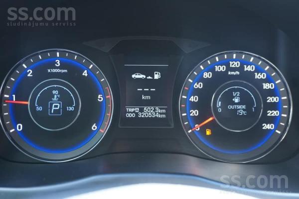 White Hyundai i40 2012 in Riga, with an engine capacity of 1.70 L and mileage of 321 thousand km for 6490 €, photo 7 on AUTOMOTO.COM.LV