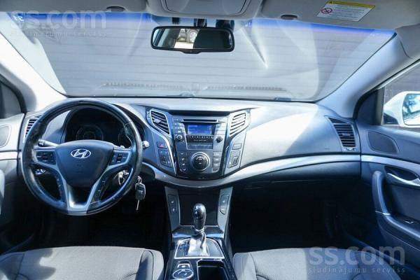 White Hyundai i40 2012 in Riga, with an engine capacity of 1.70 L and mileage of 321 thousand km for 6490 €, photo 9 on AUTOMOTO.COM.LV