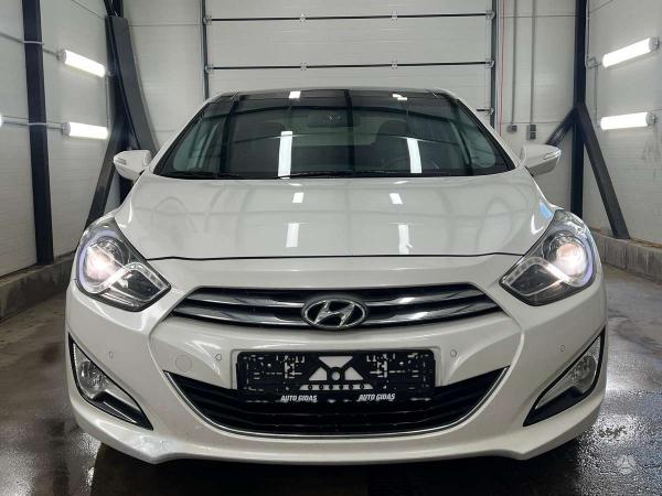 Hyundai i40 2012 Viļņa vietnē Balts Hyundai i40 2012 Viļņa, ar dzinēja tilpumu 1.69 L un nobraukumu 216 tūkst. km par 5808 €, foto 1 vietnē AUTOMOTO.COM.LV