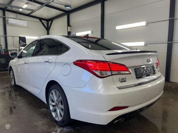 Hyundai i40 2012 Viļņa vietnē Balts Hyundai i40 2012 Viļņa, ar dzinēja tilpumu 1.69 L un nobraukumu 216 tūkst. km par 5808 €, foto 9 vietnē AUTOMOTO.COM.LV