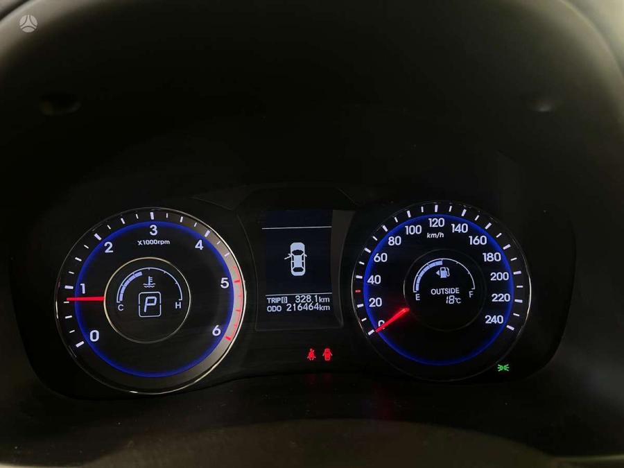 White Hyundai i40 2012 in Vilnius, with an engine capacity of 1.69 L and mileage of 216 thousand km for 5808 €, photo 13 on AUTOMOTO.COM.LV