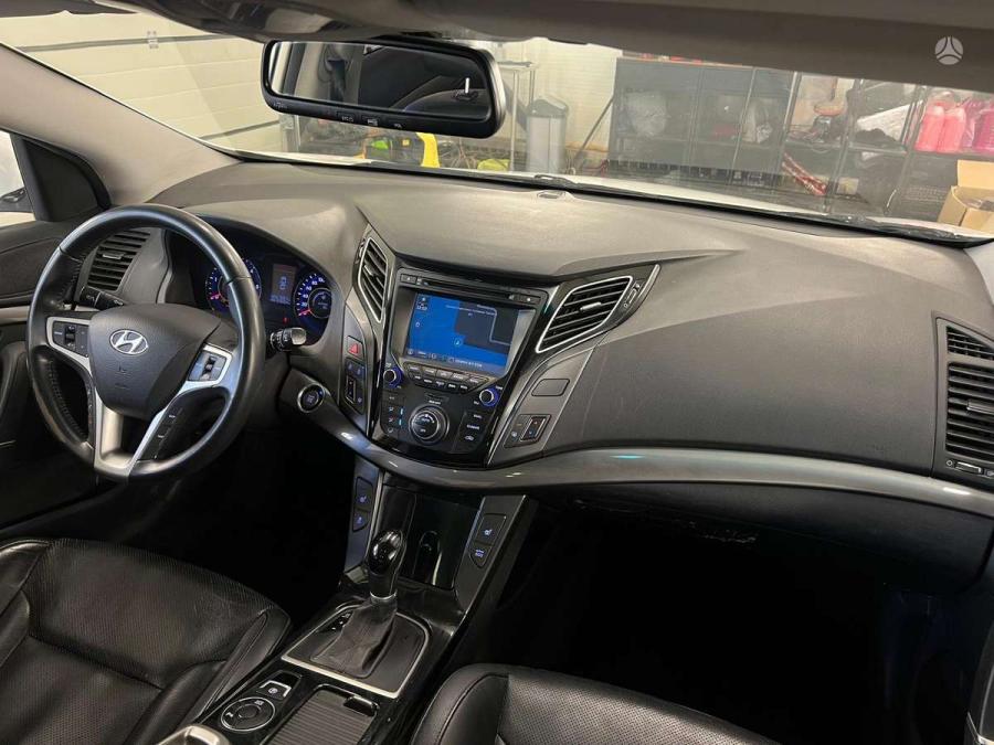 White Hyundai i40 2012 in Vilnius, with an engine capacity of 1.69 L and mileage of 216 thousand km for 5808 €, photo 27 on AUTOMOTO.COM.LV