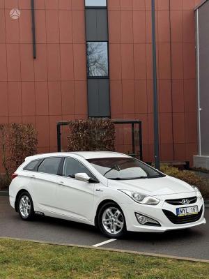 White Hyundai i40 2013 in Vilnius, with an engine capacity of 1.69 L and mileage of 259 thousand km for 4000 €, photo 2 on AUTOMOTO.COM.LV