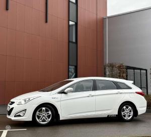 White Hyundai i40 2013 in Vilnius, with an engine capacity of 1.69 L and mileage of 259 thousand km for 4000 €, photo 5 on AUTOMOTO.COM.LV