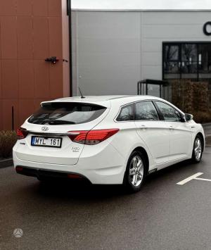White Hyundai i40 2013 in Vilnius, with an engine capacity of 1.69 L and mileage of 259 thousand km for 4000 €, photo 7 on AUTOMOTO.COM.LV