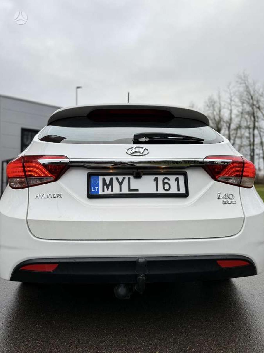 White Hyundai i40 2013 in Vilnius, with an engine capacity of 1.69 L and mileage of 259 thousand km for 4000 €, photo 12 on AUTOMOTO.COM.LV