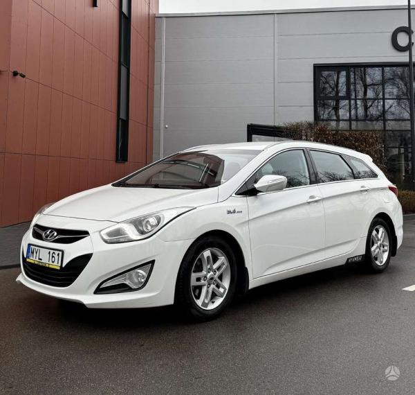 White Hyundai i40 2013 in Vilnius, with an engine capacity of 1.69 L and mileage of 259 thousand km for 3700 €, photo 5 on AUTOMOTO.COM.LV