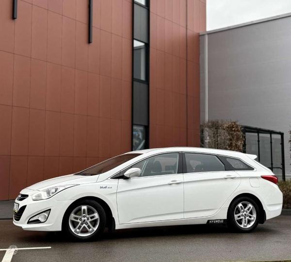 White Hyundai i40 2013 in Vilnius, with an engine capacity of 1.69 L and mileage of 259 thousand km for 3700 €, photo 7 on AUTOMOTO.COM.LV