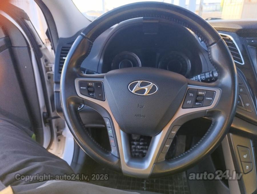 Balts Hyundai i40 2013 Tallina, ar dzinēja tilpumu 1.70 L un nobraukumu 196 tūkst. km par 4700 €, foto 4 vietnē AUTOMOTO.COM.LV