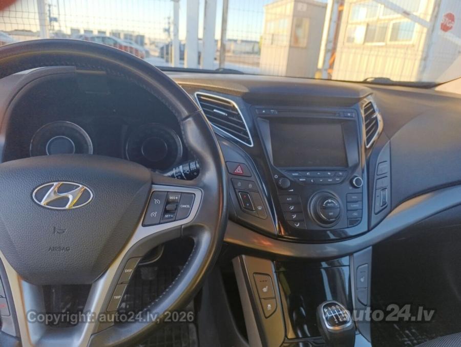 Balts Hyundai i40 2013 Tallina, ar dzinēja tilpumu 1.70 L un nobraukumu 196 tūkst. km par 4700 €, foto 5 vietnē AUTOMOTO.COM.LV