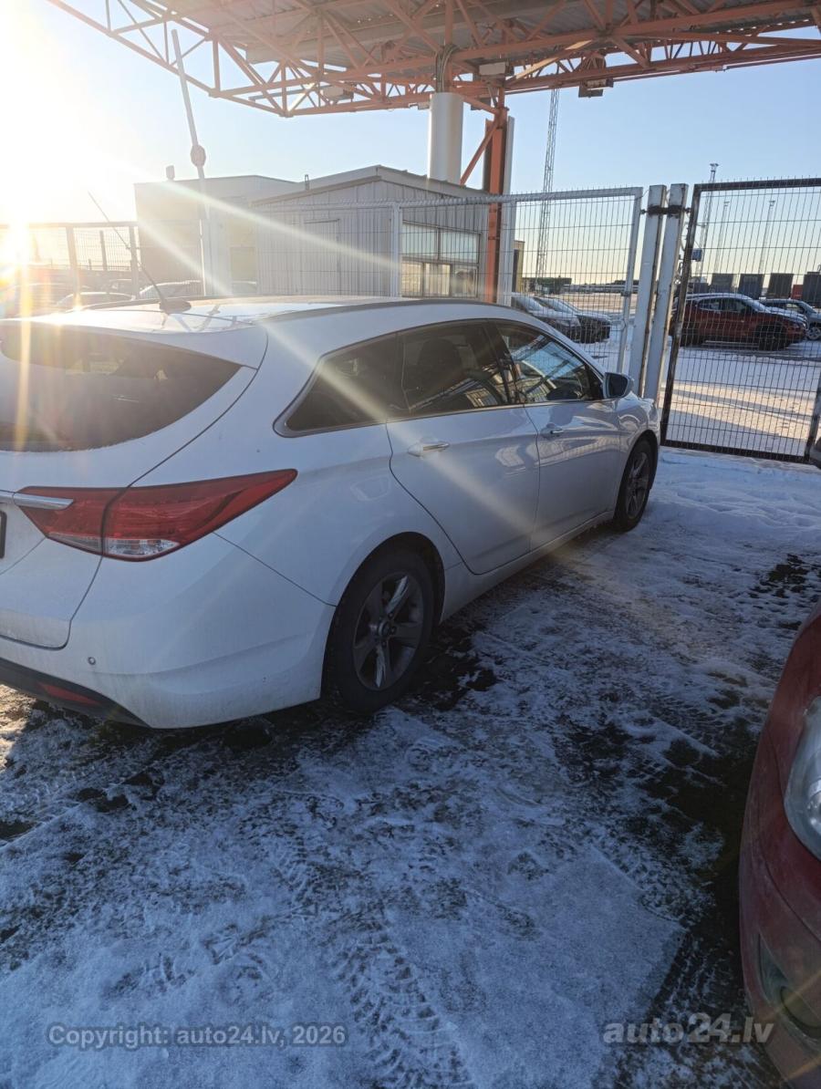 Balts Hyundai i40 2013 Tallina, ar dzinēja tilpumu 1.70 L un nobraukumu 196 tūkst. km par 4700 €, foto 10 vietnē AUTOMOTO.COM.LV