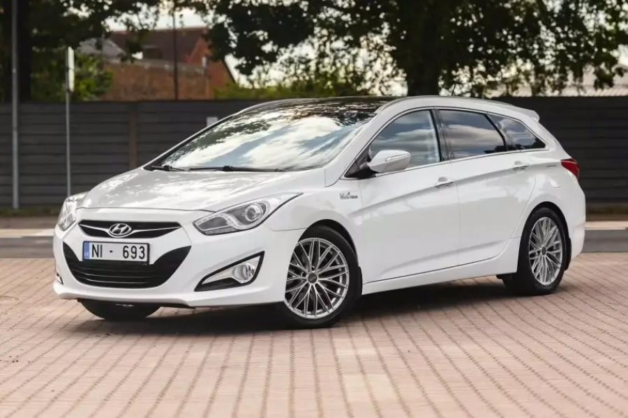 Balts Hyundai i40 2013 Jelgava, ar dzinēja tilpumu 1.70 L un nobraukumu 231 tūkst. km par 6800 €, foto 3 vietnē AUTOMOTO.COM.LV