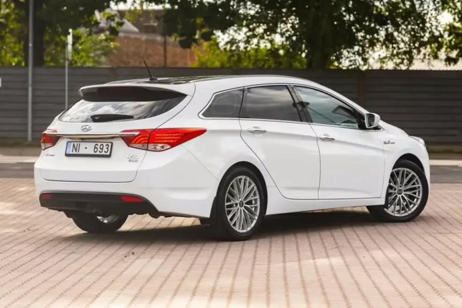 Balts Hyundai i40 2013 Jelgava, ar dzinēja tilpumu 1.70 L un nobraukumu 231 tūkst. km par 6800 €, foto 5 vietnē AUTOMOTO.COM.LV