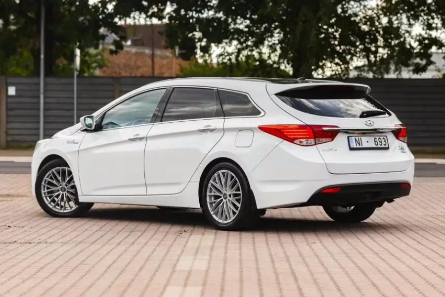 Balts Hyundai i40 2013 Jelgava, ar dzinēja tilpumu 1.70 L un nobraukumu 231 tūkst. km par 6800 €, foto 6 vietnē AUTOMOTO.COM.LV