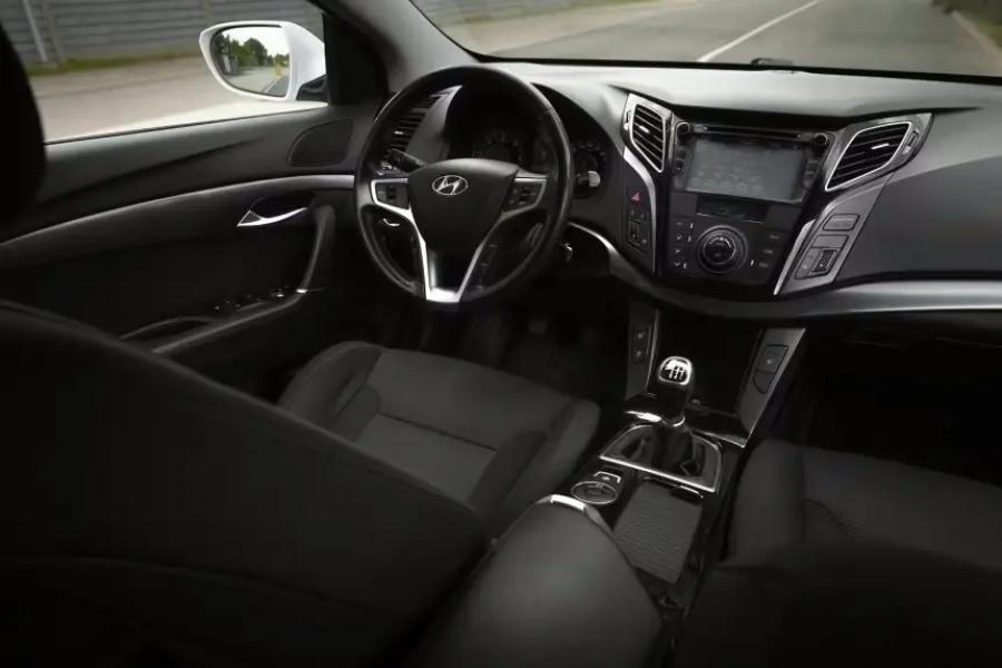 Balts Hyundai i40 2013 Jelgava, ar dzinēja tilpumu 1.70 L un nobraukumu 231 tūkst. km par 6800 €, foto 8 vietnē AUTOMOTO.COM.LV