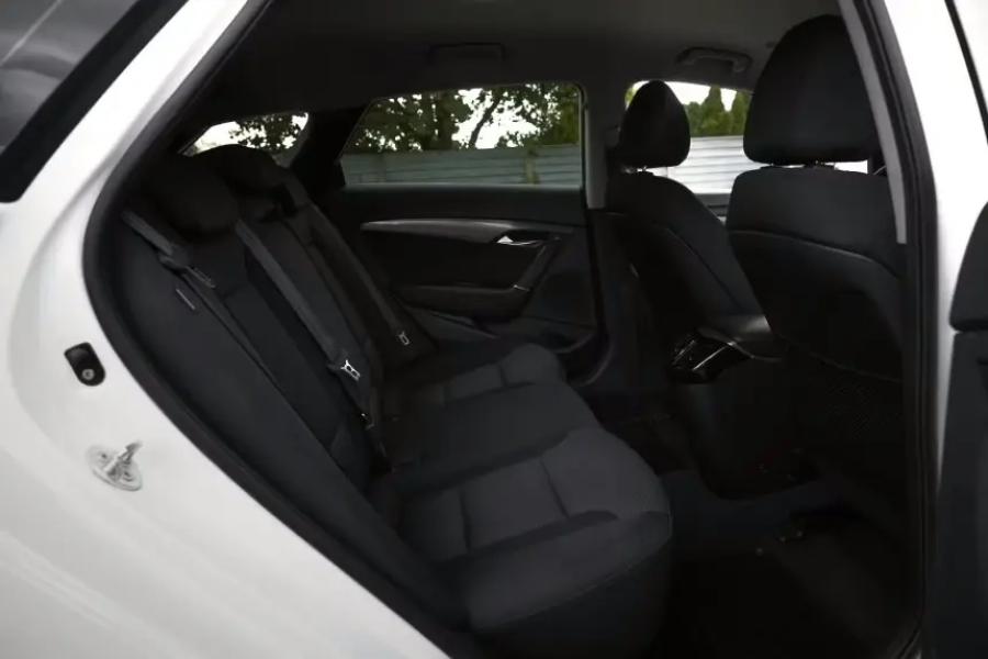 Balts Hyundai i40 2013 Jelgava, ar dzinēja tilpumu 1.70 L un nobraukumu 231 tūkst. km par 6800 €, foto 12 vietnē AUTOMOTO.COM.LV