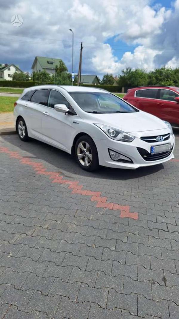 Balts Hyundai i40 2013 Viļņa, ar dzinēja tilpumu 1.59 L un nobraukumu 181 tūkst. km par 5700 €, foto 1 vietnē AUTOMOTO.COM.LV