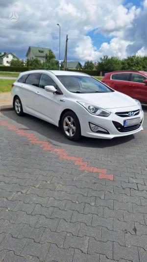 White Hyundai i40 2013 in Vilnius, with an engine capacity of 1.59 L and mileage of 181 thousand km for 5700 €, photo  on AUTOMOTO.COM.LV