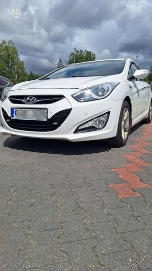 White Hyundai i40 2013 in Vilnius, with an engine capacity of 1.59 L and mileage of 181 thousand km for 5700 €, photo 4 on AUTOMOTO.COM.LV